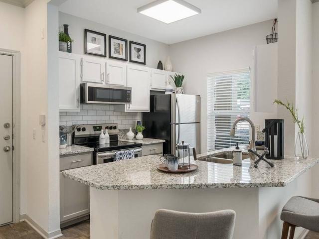 3 BR, 2 BA Apartment 19275 Stone Oak Pkwy Unit 0426, San Antonio, TX 78258