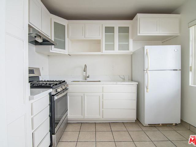 3 BR, 2 BA Apartment 1937 South Bedford Street, Los Angeles, CA 90034