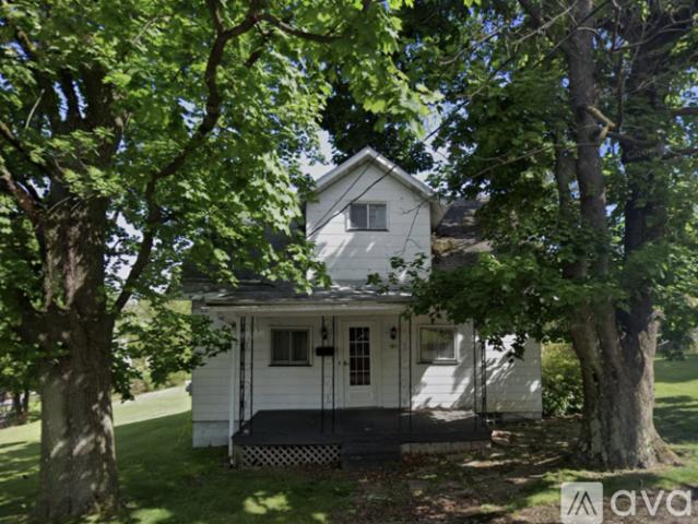 3 BR, 2 BA Apartment 197 Searight Ave, Uniontown, PA 15401