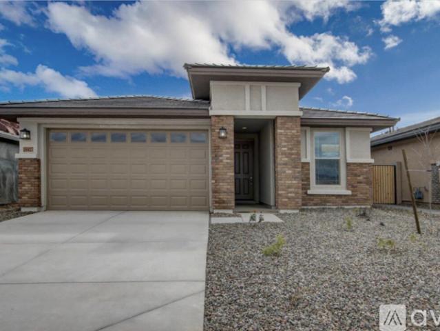 3 BR, 2 BA Apartment 19427 W Annika Dr, Litchfield Park, AZ 85340