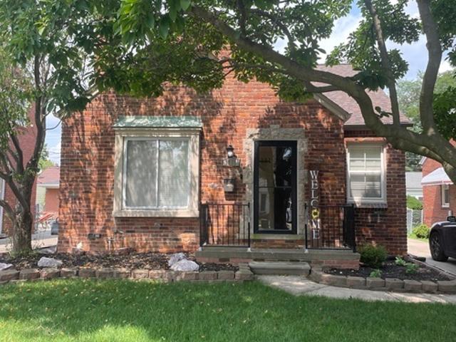 3 BR, 2 BA Apartment 1960 Country Club Drive, Grosse Pointe Woods, MI 48236