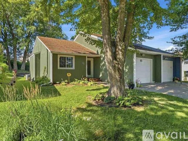 3 BR, 2 BA Apartment 1988 Holiday Rd, Coralville, IA 52241