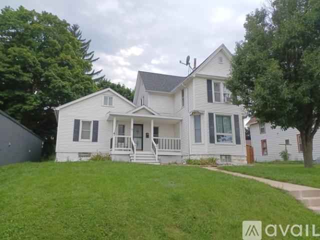 3 BR, 2 BA Apartment 19 N School St, Mayville, WI 53050