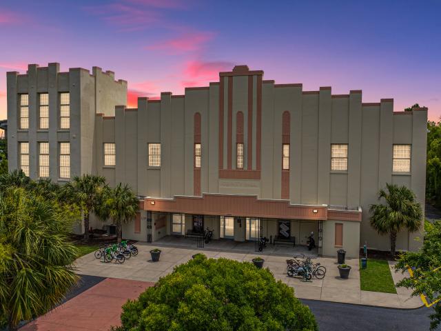 3 BR, 2 BA Apartment 1000 King Street, Charleston, SC 29403