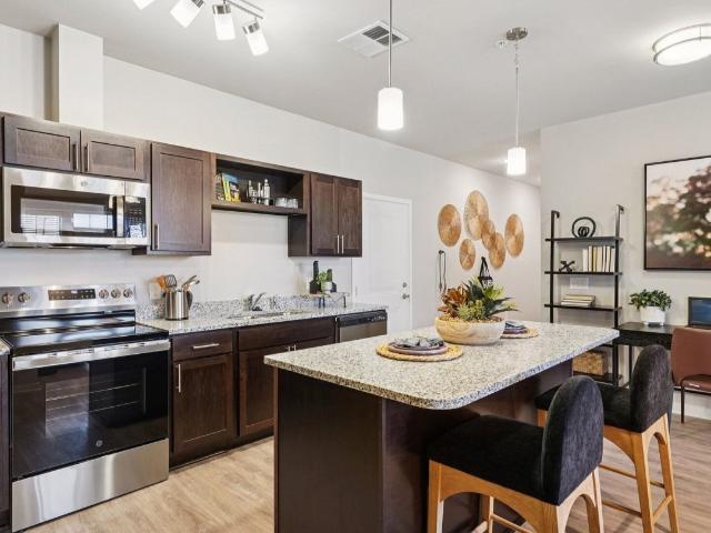 3 BR, 2 BA Apartment 1000 Pinewood Ave Unit 2204, Walled Lake, MI 48390