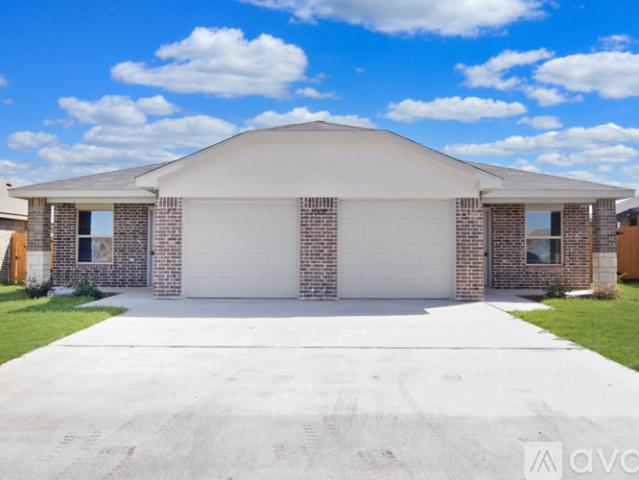3 BR, 2 BA Apartment 1002 Barbara Jordan St, Unit B, Killeen, TX 76543