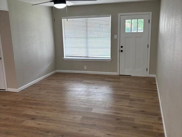3 BR, 2 BA Apartment 1006 N Grant Dr, Sherman, TX 75092