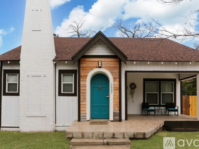 3 BR, 2 BA Apartment 1007 Avant Ave, San Antonio, TX 78210