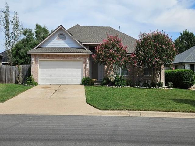 3 BR, 2 BA Apartment 1008 Laurel Glen Boulevard, Leander, TX 78641