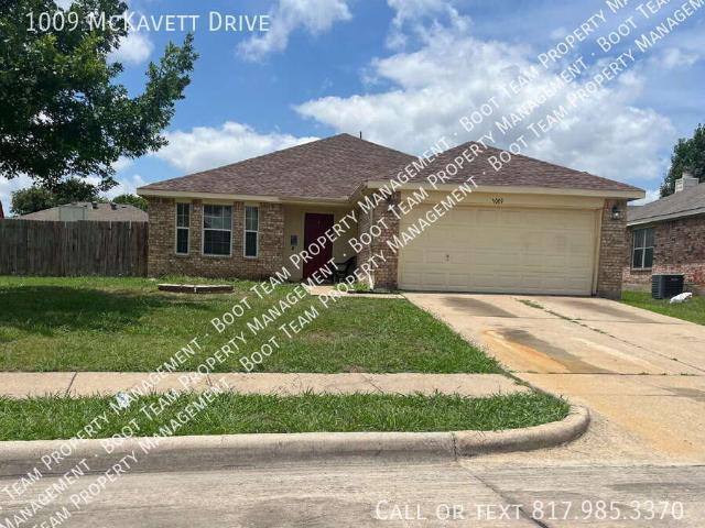 3 BR, 2 BA Apartment 1009 McKavett Drive, Burleson, TX 76028
