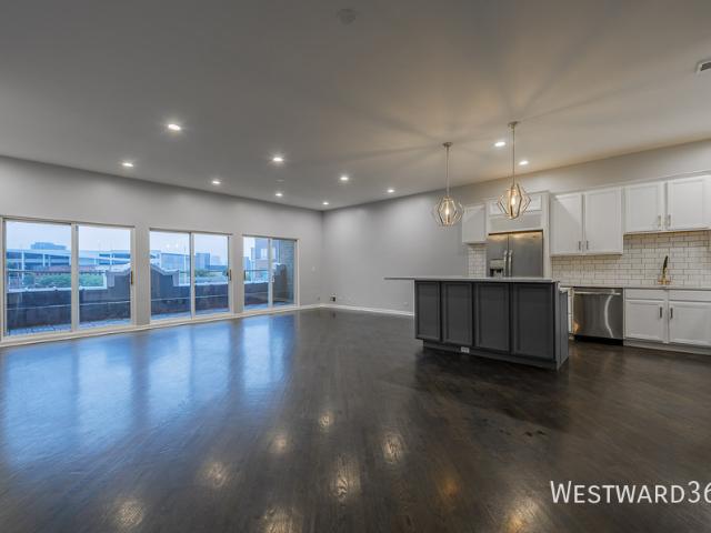3 BR, 2 BA Apartment 1012 N Milwaukee St, Chica, IL 60642