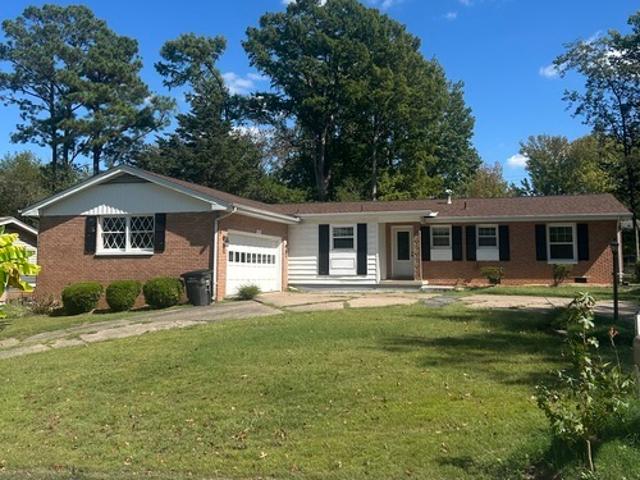 3 BR, 2 BA Apartment 1013 S Briarwood Dr, Carbondale, IL 62901
