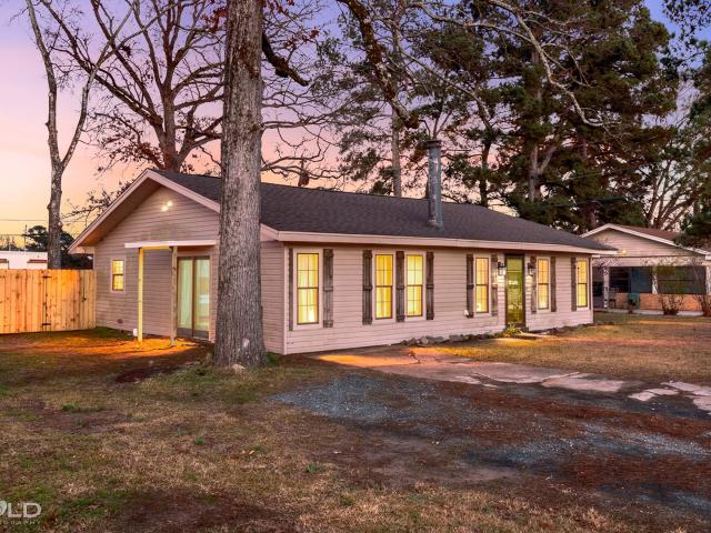 3 BR, 2 BA Apartment 1013 Peyton Avenue, Benton, LA 71006