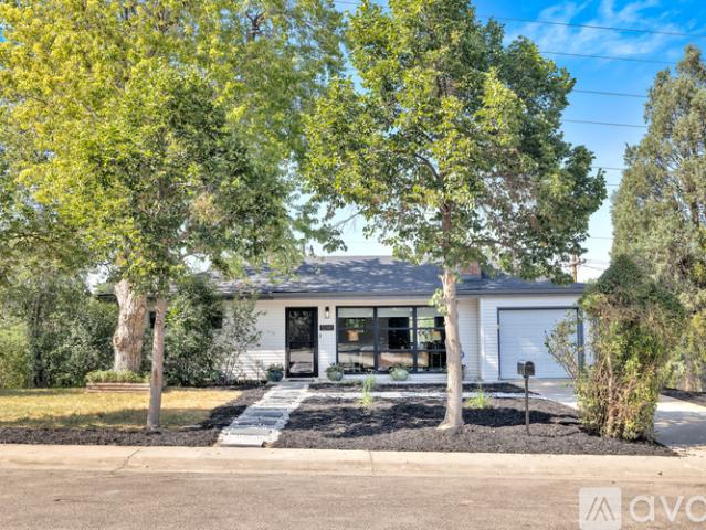 3 BR, 2 BA Apartment 10141 West 9th Drive, Lakewood, CO 80215
