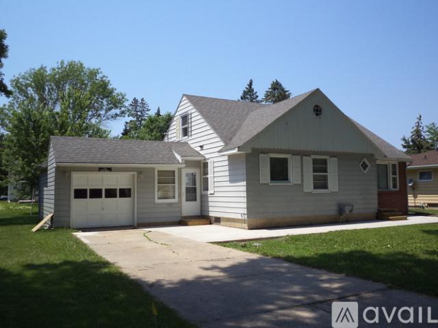 3 BR, 2 BA Apartment 1014 Grandview Avenue, Owatonna, MN 55060