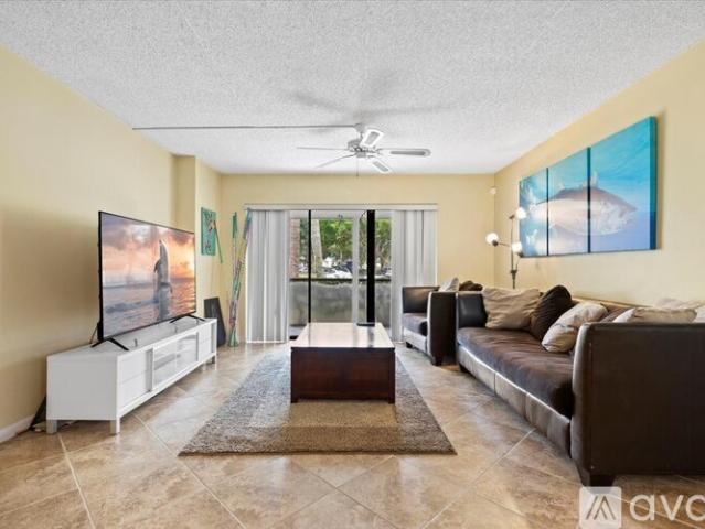 3 BR, 2 BA Apartment 1014 Green Pine Boulevard, Unit H1, West Palm Beach, FL 33409