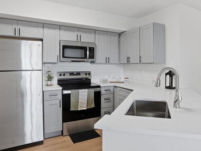 3 BR, 2 BA Apartment 1015 Ohana Way Unit 12 304, North Port, FL 34289