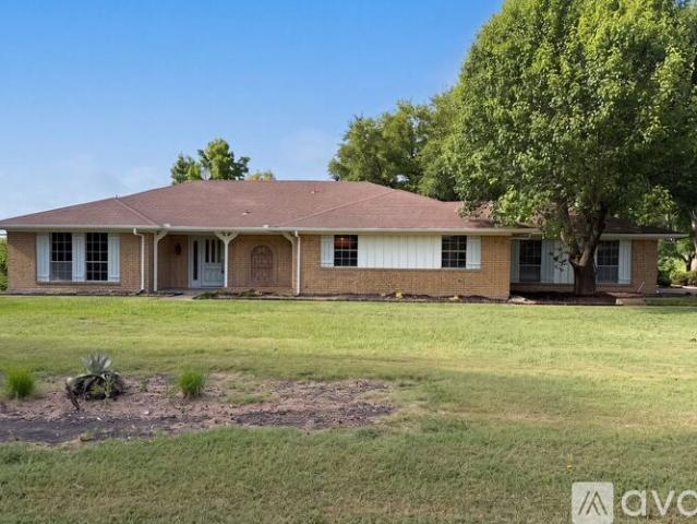 3 BR, 2 BA Apartment 101 Dubb Ln, Red Oak, TX 75154