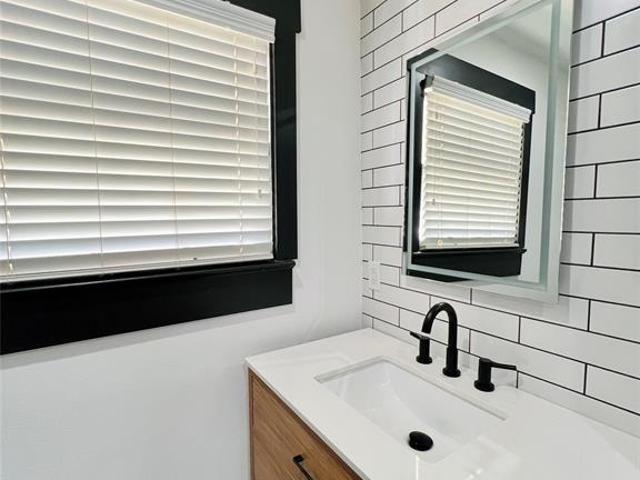 3 BR, 2 BA Apartment 101 Lindenwood Drive, Fort Worth, TX 76107