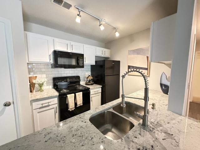 3 BR, 2 BA Apartment 101 Meadowood Street Unit 121G, Greensboro, NC 27409