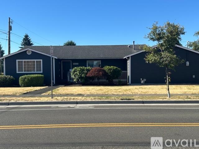 3 BR, 2 BA Apartment 1020 Academy St, Sumner, WA 98390