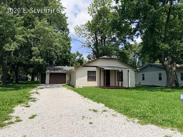 3 BR, 2 BA Apartment 1020 E. Seventh St Greenfield, IN 46140
