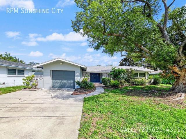 3 BR, 2 BA Apartment 1031 Honeysuckle Rd, Largo, FL 33770