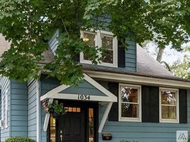 3 BR, 2 BA Apartment 1034 Chestnut Street, Deerfield, IL 60015