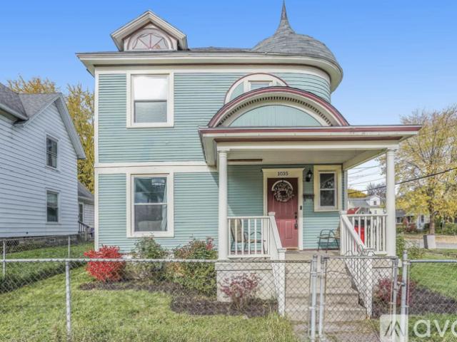 3 BR, 2 BA Apartment 1035 Jackson Street Northwest, Grand Rapids, MI 49504