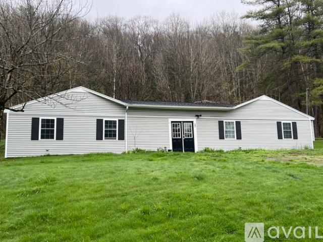 3 BR, 2 BA Apartment 107 Upper Loveland Road, Norwich, VT 05055