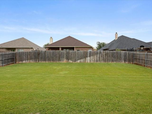 3 BR, 2 BA Apartment 107 Donna Circle, Granbury, TX 76049