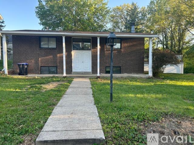 3 BR, 2 BA Apartment 10474 Garibaldi Place, Frontenac, MO 63131