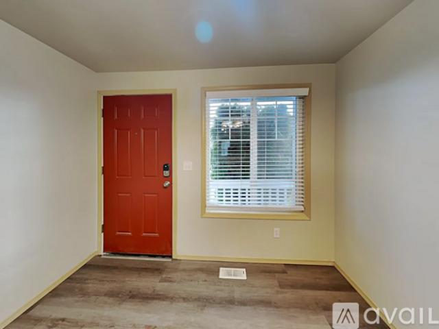 3 BR, 2 BA Apartment 10505 56th Dr NE, Marysville, WA 98270