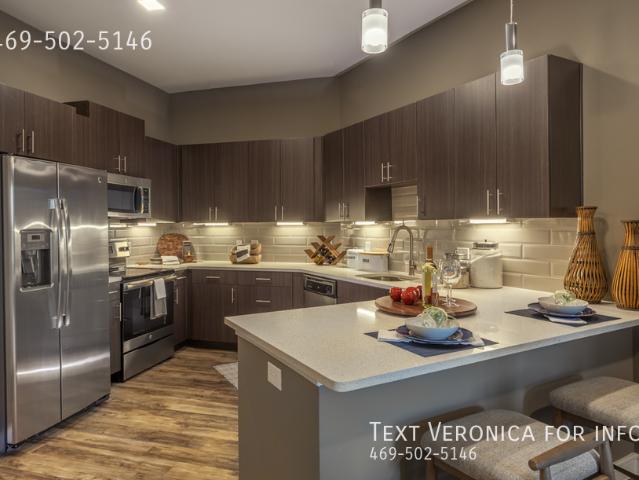 3 BR, 2 BA Apartment 1050 Galatyn Pkwy, Richardson, TX 75082