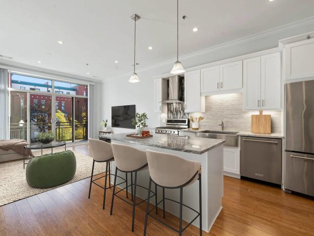 3 BR, 2 BA Apartment 1050 West Monroe Street Unit 1050 322, Chicago, IL 60607