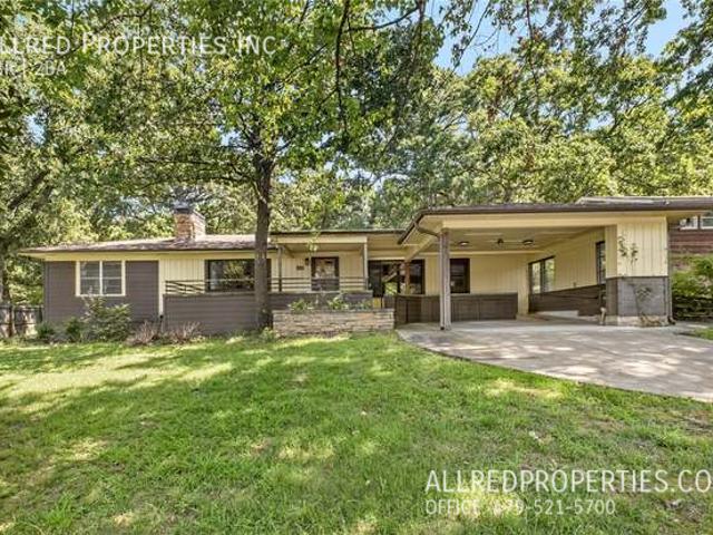 3 BR, 2 BA Apartment 1054 N. Eva Ave Favetteville, AR 72701