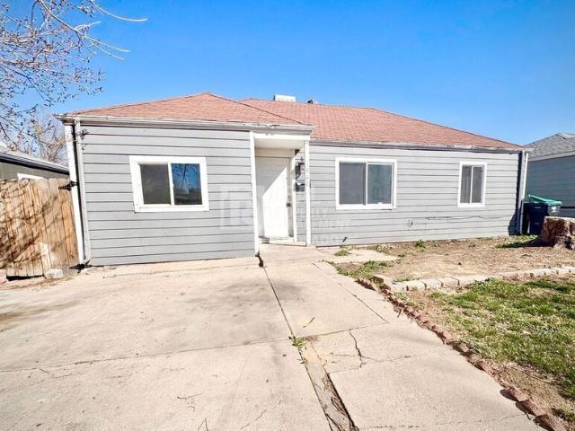 3 BR, 2 BA Apartment 1060 Emporia St, Aurora, CO 80010
