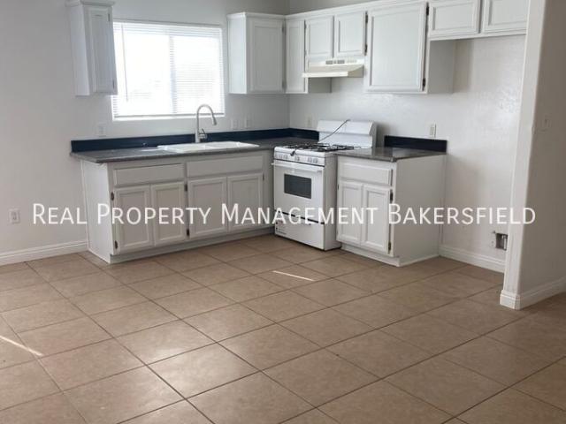 3 BR, 2 BA Apartment 106 E. Warren Ave, Bakersfield, CA 93308