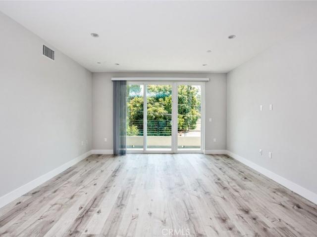 3 BR, 2 BA Apartment 10718 Acama Street, Studio City, CA 91602