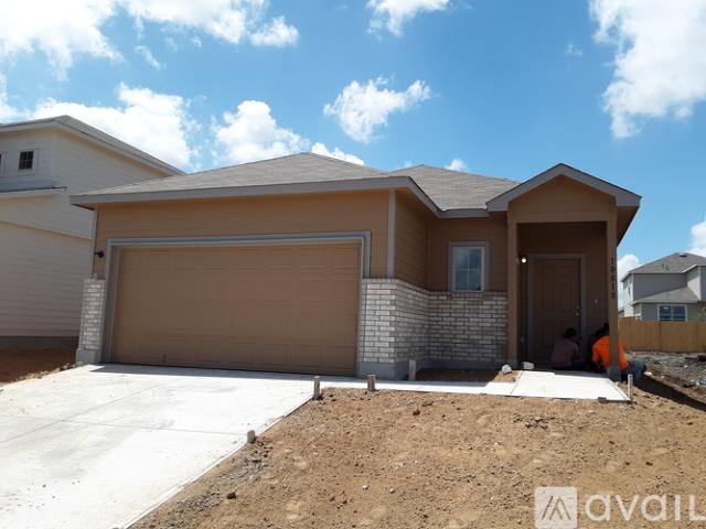 3 BR, 2 BA Apartment 10818 Fox Trot Way, Converse, TX 78109
