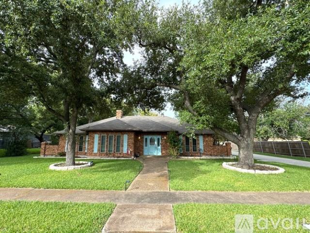 3 BR, 2 BA Apartment 108 East Brooks Street, Forney, TX 75126