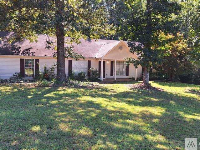 3 BR, 2 BA Apartment 108 Live Oak Drive, Jackson, GA 30233