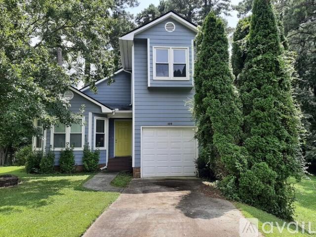 3 BR, 2 BA Apartment 109 Tall Rock Ct, Raleigh, NC 27610