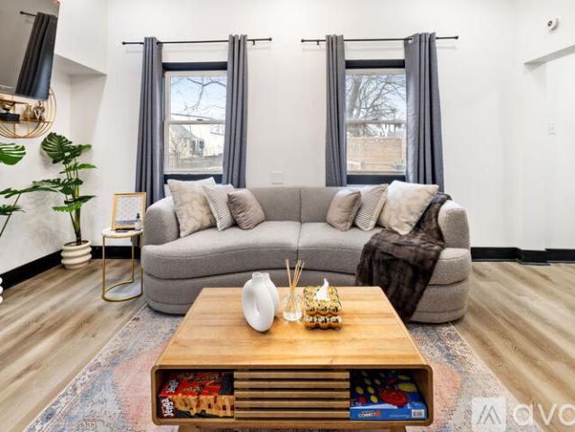 3 BR, 2 BA Apartment 10 Carrie Street, Pittsburgh, PA 15212
