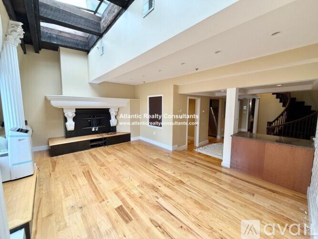 3 BR, 2 BA Apartment 113 Beacon St, Unit 6F, Boston, MA 02116