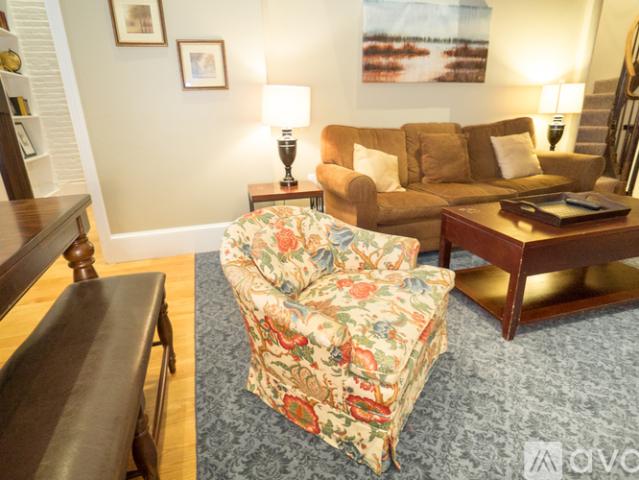 3 BR, 2 BA Apartment 113 Beacon St, Unit 6F, Boston, MA 02116