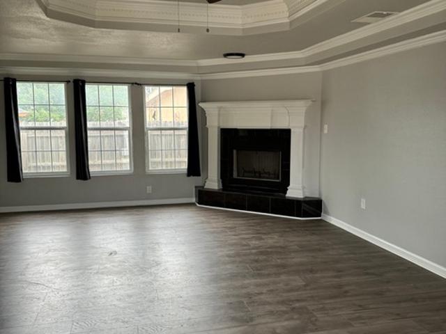 3 BR, 2 BA Apartment 1100 N Colorado St, Midland, TX 79701