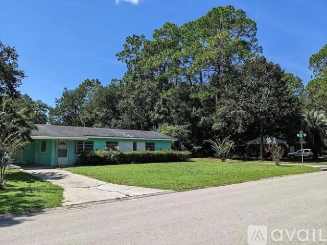 3 BR, 2 BA Apartment 1101 Northeast 14th Avenue, Gainesville, FL 32601