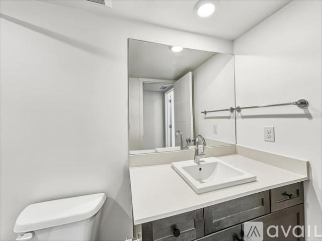 4 BR, 1.5 BA Apartment 237 W Garfield Ave, Elkhart, IN 46516