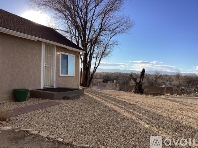 3 BR, 2 BA Apartment 1102 E 2nd St, Pueblo, CO 81001